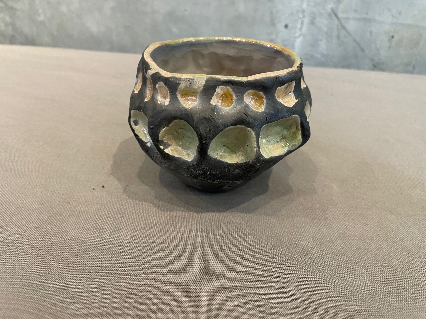 Small dotted pot – FRANK Gallery